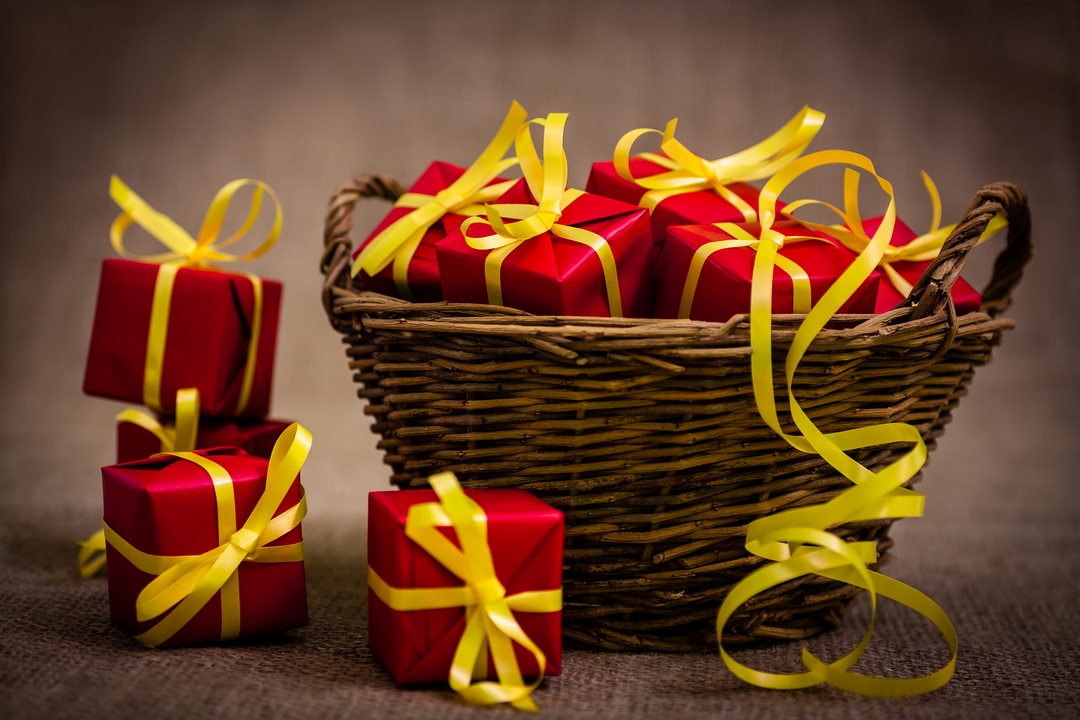 10 Original Gift Ideas For Your Friendly Coworkers - The Sticky and Sweet
